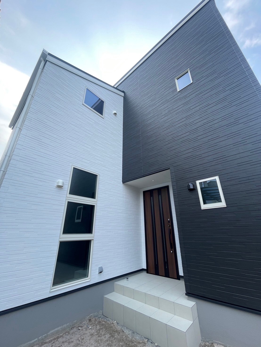 スタイリッシュな外観と落ち着いた内装のお家 - 広島・愛知で注文住宅・リフォームのことなら株式会社PLUSBON（プラスボン）